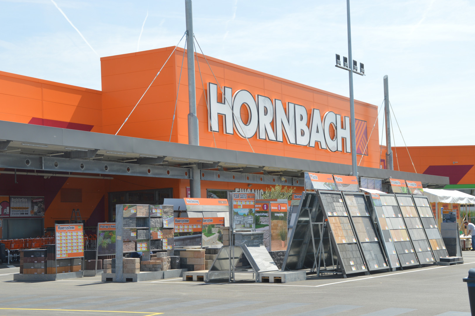 Hornbach: plus 24 per cent at home,... - diyinternational