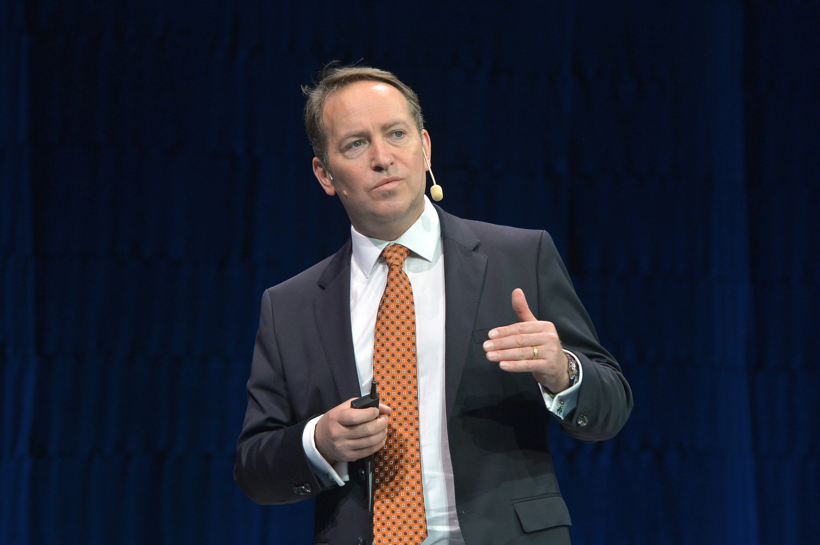 Bunnings boss John Gillam relinquis... - diyinternational