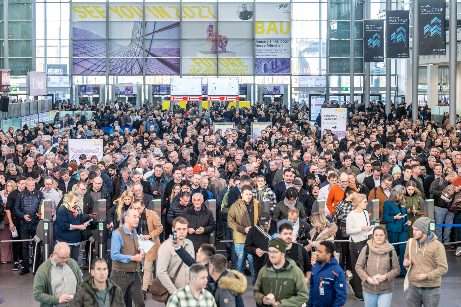 Full exhibition halls at Bau in Mun... - diyinternational